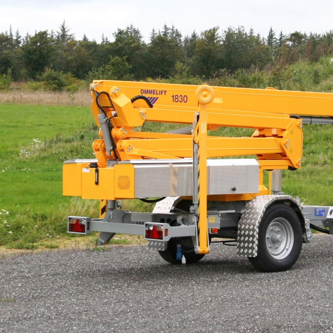 Omme 1830 EX | 18 meter släpvagnslift - Ådalen AB